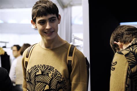 헐리우드 해외 남자모델 패션쇼 백스테이지 스압 빤쮸사진주의