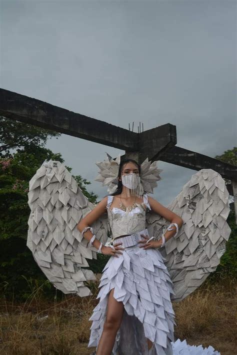 Costume Made Out If Recyclable Materials Recycled Outfits Recycled