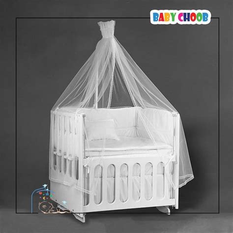 تخت کنار مادر نینا بی بی چوب