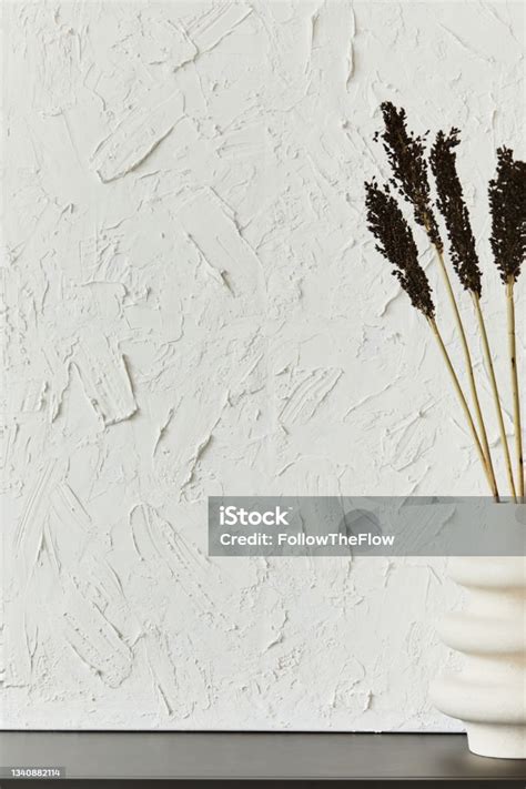 카피 공간과 개인 액세서리로 구조 페인팅과 창조적 인 미니멀 룸의 세련된 인테리어 디자인 구성 흑백 컨셉 템플렛 0명에 대한 스톡 사진 및 기타 이미지 Istock