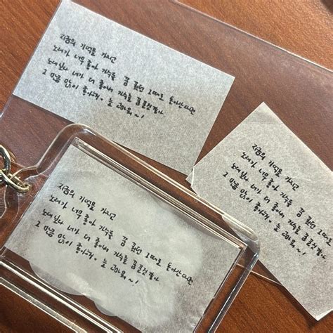 邊伯賢其實很直男 我們喜歡收藏紙花喜歡幫娃娃換衣服 他可能都沒辦法理解 但是他會幫我們把這些喜好昇華 在每一件我們喜歡的事情上加入他的心意