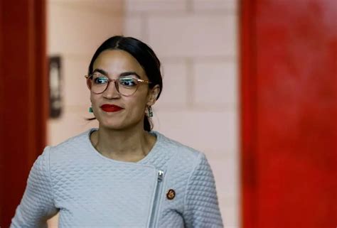 Sexy Red Lips Scrolller