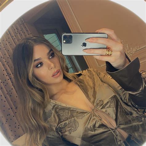 Hailee Steinfeld Slutty Selfies Of The Day