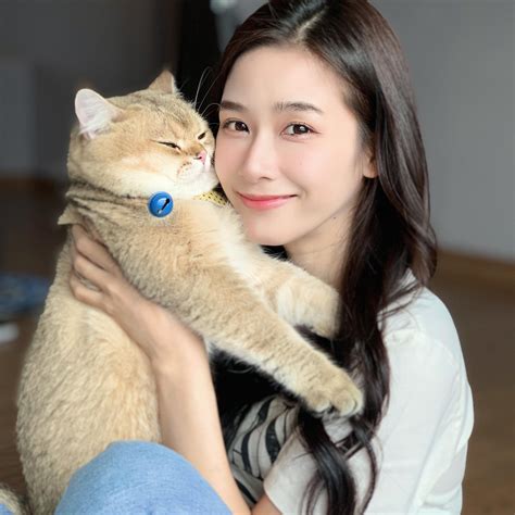 เมื่อก่อนเคยดูถูกการวาดภาพลงสีของตัวเองมากๆ กลัวที่จะได้ลงสี กลัวออกมาไม่สวย อีกอย่างจะอยู่กับ