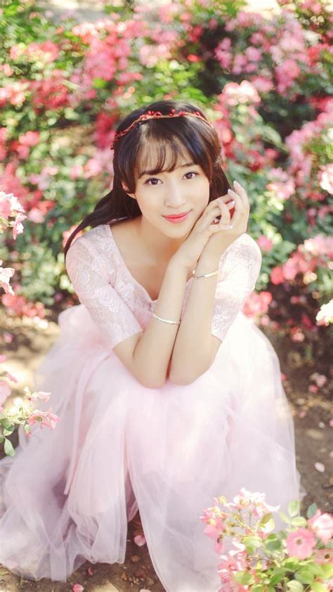 雲想衣裳花想容春風拂檻露花濃人面桃花相映紅 每日頭條