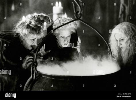 Bette Midler Kathy Najimy And Sarah Jessica Parker In The Movie Hocus