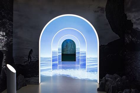 La Mer Transports Visitors Into Ethereal Underwater Experience