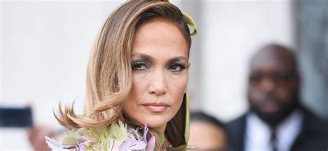 Jennifer Lopez Rips Out Hair Mid Snl Performance Video