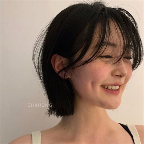 차홍룸 신논현점 임예주 On Instagram 태슬펌 차홍룸임예주 멋을 위해서라면 이정도 무심한 앞머리는 🖤 자연스럽게 떨 Haircuts For