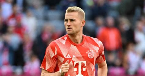 김민재에 밀린 더리흐트 뮌헨 떠나나 맨유와 이적 협상할 수도