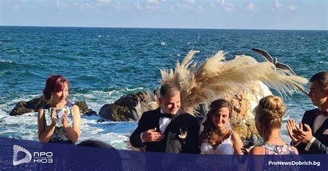 Младоженци се венчаха на брега на Тюленово минути след обезвреждането на мината Про Нюз Добрич