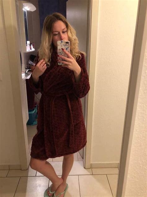 Help Me Undress Daddy Scrolller