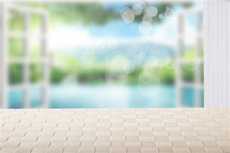 써니 비치 배경에 테이블 탑입니다 푸른 하늘 및 Bokeh 빛 흐리게 추상 해변에 빈 밝은 테이블 제품 디스플레이 몽타주에 대 한 템플릿입니다 여름 및 휴일 개념입니다