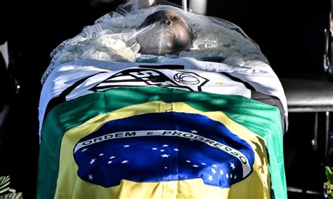 Corpo De Pelé Será Enterrado Nesta Terça Feira Em Santos