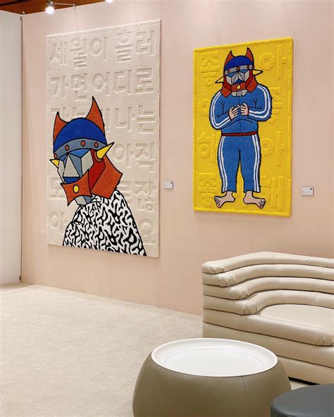 얀카페트 터프팅 러그 주문제작 Tufting 2023 공간디자인페어 카페트는 바닥에 두고 쓰는게 일반적이지만 벽에 걸면 하나의 작품으로 가구에 감싸면 또