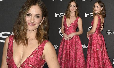 Braless Minka Kelly Displays Her Ample Cleavage In A Plunging Gown Minka Kelly Braless Cleavage