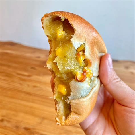 돌멘베이커리 속이 꽉~찬 강냉이털린고구마🍠🌽 달달쫀뜩한 식감이 일품인 돌멘베이커리 인기 메뉴 Facebook