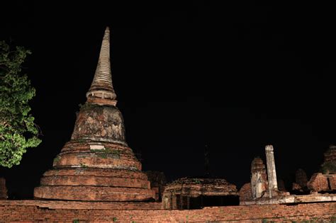 왓 사원에 고 대 유물 유적에서 불완전 한 작은 Stupa의 나이트 샷 0명에 대한 스톡 사진 및 기타 이미지 0명 건축 건축물 Istock