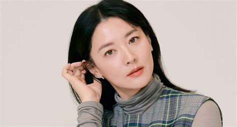 Aktris Lee Young Ae Berdonasi Untuk Korban Kebakaran Desa Guryong