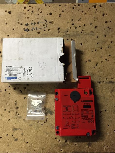 Schneider Electric Magnet Sicherheitsschalter Xcs E Preventa 24 Vac Dc