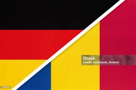 두 국기의 상징 루마니아 대 독일 연방 공화국 유럽 국가 간의 관계 Championship에 대한 스톡 벡터 아트 및 기타