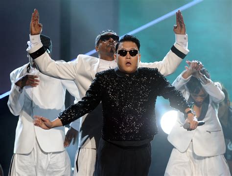 Psy Performs Gangnam Style To 80000 Screaming Fans Video