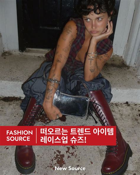 New Source 뉴소스 드뮤어한 흐름 속 유일하게 요란스런 영역을 차지한 트렌드가 있습니다 바로 그래픽 티셔츠인데요 젠지의 사랑을 한몸에 받는 이 티셔츠는