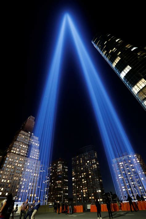 「9·11」事件20周年 紐約亮起「紀念光柱」 國際 香港文匯網
