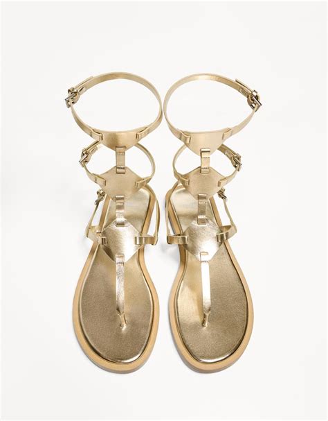 Platte Open Sandaal Met Gespen Dames Bershka