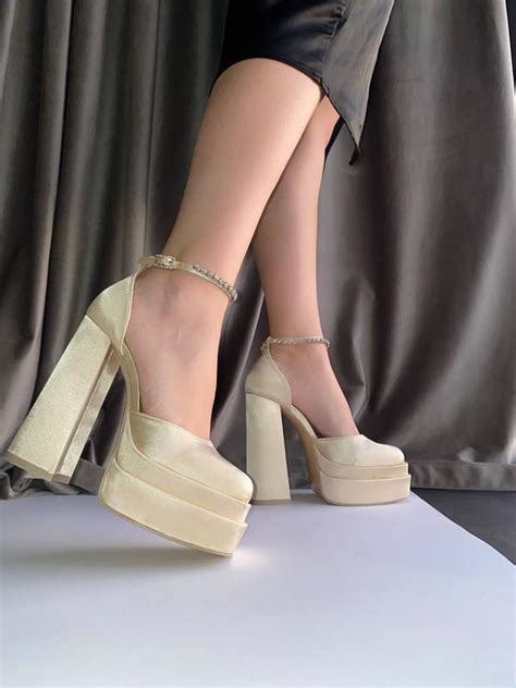 Женские туфли на высоком каблуке — цена 2200 грн в каталоге Туфли Купить женские вещи по