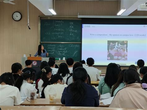 外语学院推进《大学英语》课程思政示范课系列报道 二 ——示范观摩课 安康学院