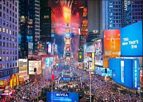 People Paying Big Bucks To View Nye Countdown From Applebees Times