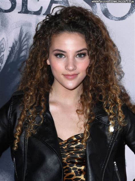 Sofie Dossi Sexy Beautiful Posing Hot Celebrity Babe Famous And Uncensored