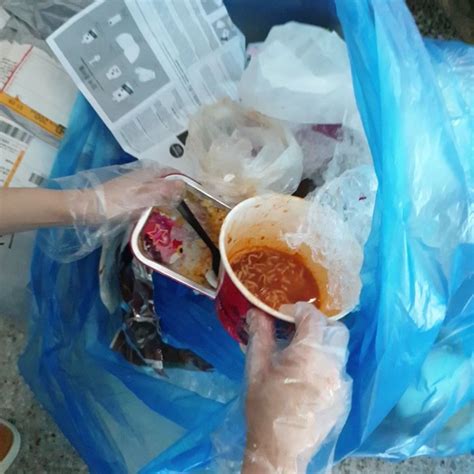 거 긱사생 1 방금 버린 쓰레기 너무 심한 거 아니오