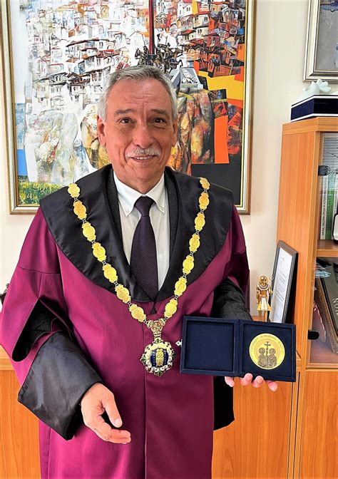 Великотърновски университет Св св Кирил и Методий Президентът на Р България г н Румен