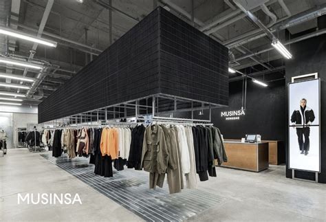 무신사 오프라인 매장 대폭 늘린다…내년까지 30곳 목표 한국경제