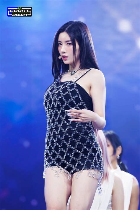 8 Hot Sexy Eunbi Bikini Pics