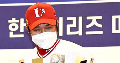 Ssg 최정 탐나는 한국시리즈 우승 트로피 [사진]