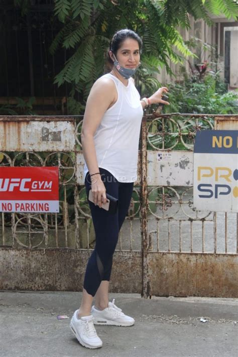 Sagarika Looks Incredibly Sweet At The Gym Paparazzi Pics