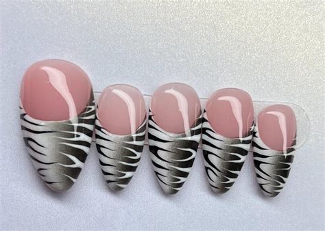 Grey Ombré Handmade Faux Acrylic Press On Nails Optical Illusion