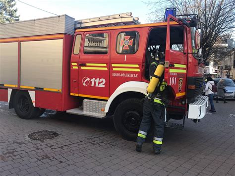 Пожежа в середмісті Івано Франківська на Галицькій горить будинок фото Прикарпаття Online