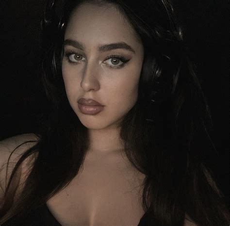 Sasha Blazer Cam Model Free Live Sex Show Chat Stripchat