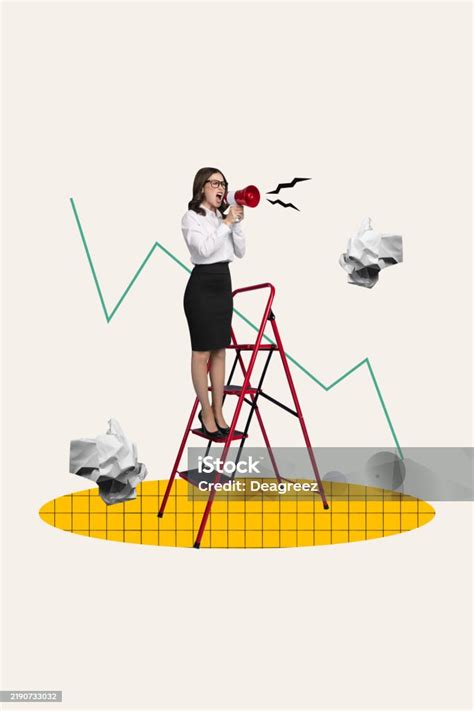 화난 보스 여자의 수직 크리 에이 티브 복합 추상 사진 콜라주 사다리에 서 메가폰 고립 된 그림 배경 외침 20 24세에 대한 스톡 사진 및 기타 이미지 Istock