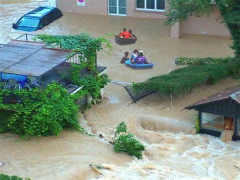 Аадар борооны улмаас Хятадад 15 хүн амиа алджээ