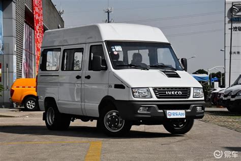 【依维柯得意2020款客车 A35 2 5t 手动 中顶双胎 5 9座 国v侧前45度车头向右水平汽车图片 汽车图片大全】 易车
