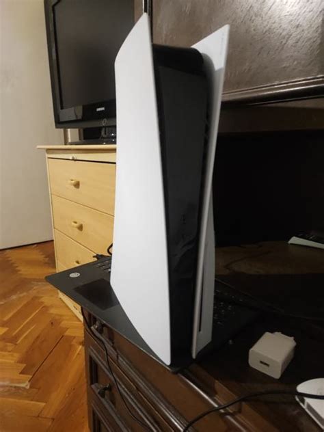 Prodajem Playstation 5 model CFI-1216A