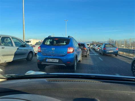 ГОРЕЩО В ПИК Огромна тапа на магистрала „Тракия” в посока Казичене след мелето с мигранти