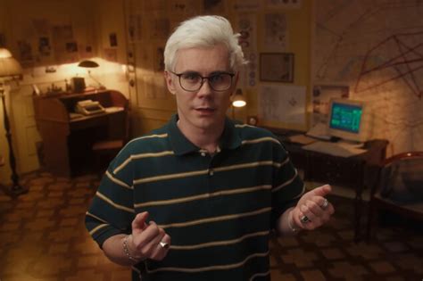 Умный человек в очках скачать обои