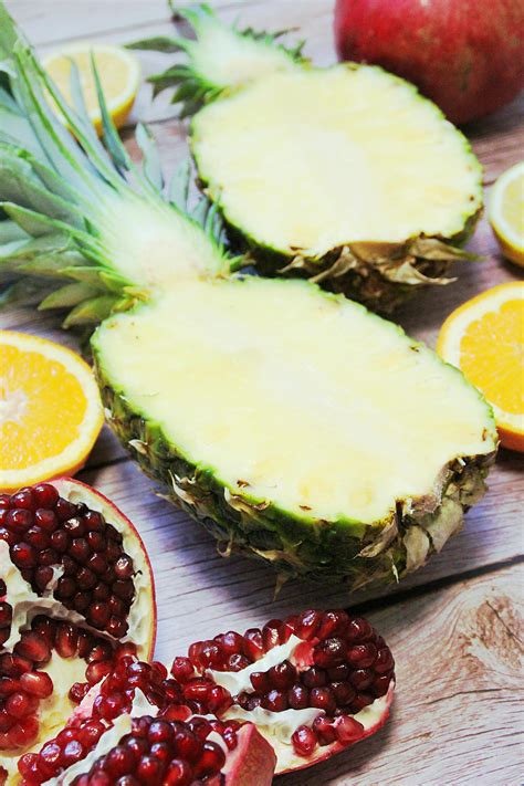 갈색 나무 표면 감귤류 건강한 식생활 과일 과일 디스플레이 과일 맛 과일 샐러드 과일 종류 과일 플래터 과즙이 많은 날 음식 노란색 다채로운 과일