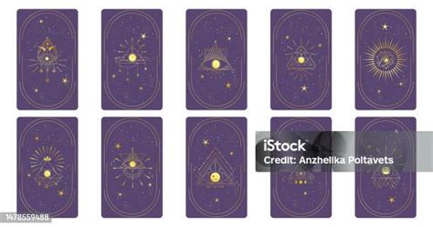 타로 카드 골드 세트와 신비로운 눈 피라미드 프레임에 고립 눈과 별이 있는 보호 난해한 타로 카드 벡터 그림입니다 신성한 기하학 천체 삼각형 벡터에 대한 스톡 벡터 아트 및